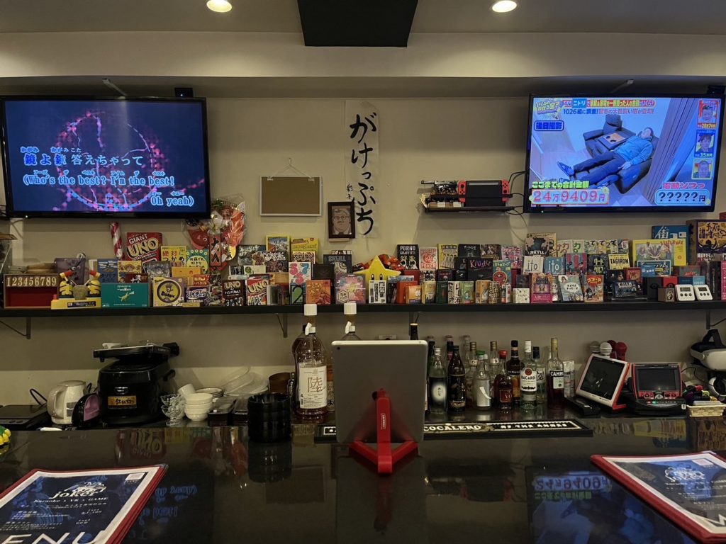 飲みながら楽しもう！100種類以上のボードゲームやカラオケ、ダーツで遊べる「BAR joker」大分市 - WeeeeKS - ウィークス