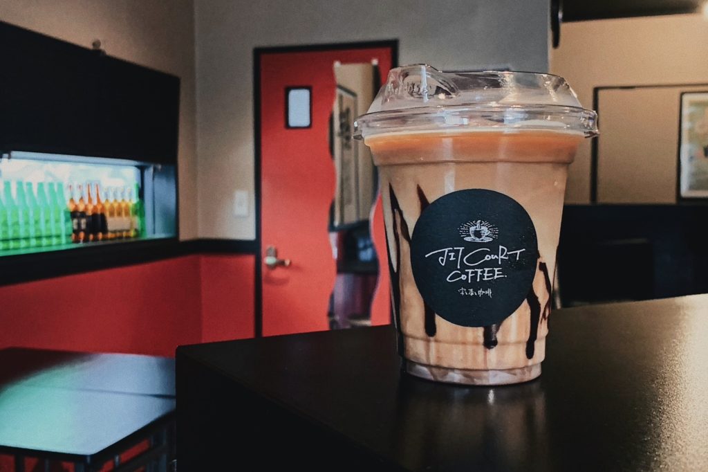 アートと共に味わう、不定期営業のコーヒースタンド「JIT COURT COFFEE」小郡駅そば - WeeeeKS - ウィークス