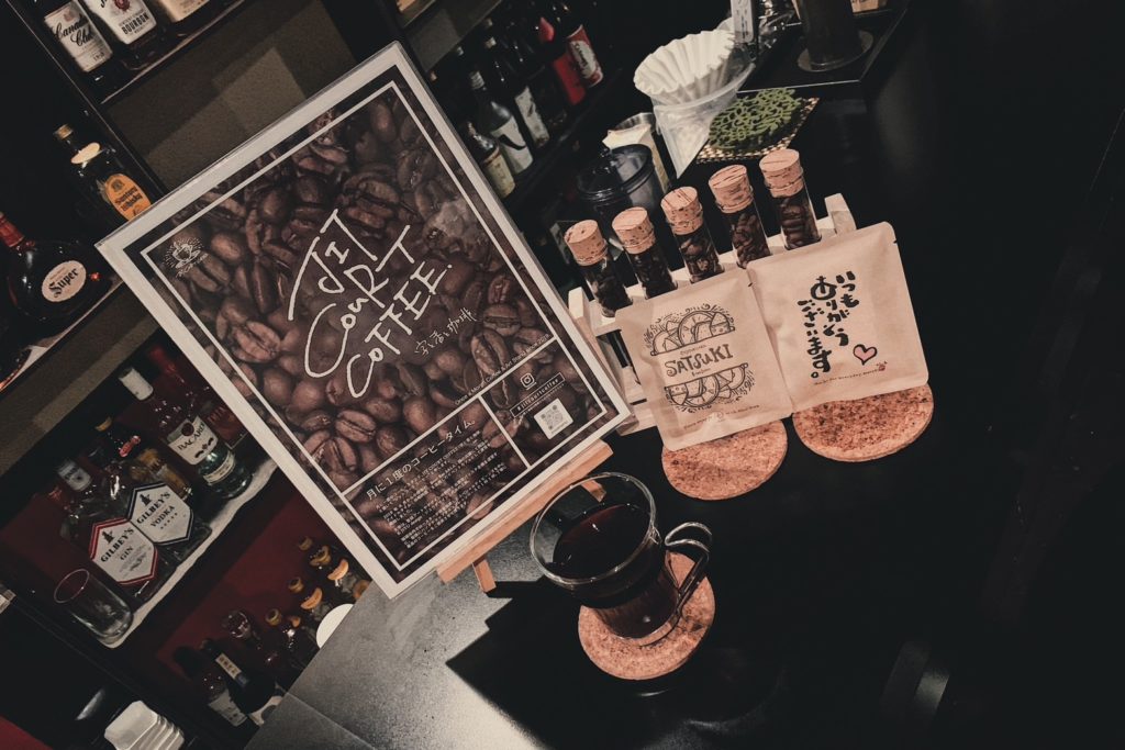 アートと共に味わう、不定期営業のコーヒースタンド「JIT COURT COFFEE」小郡駅そば - WeeeeKS - ウィークス