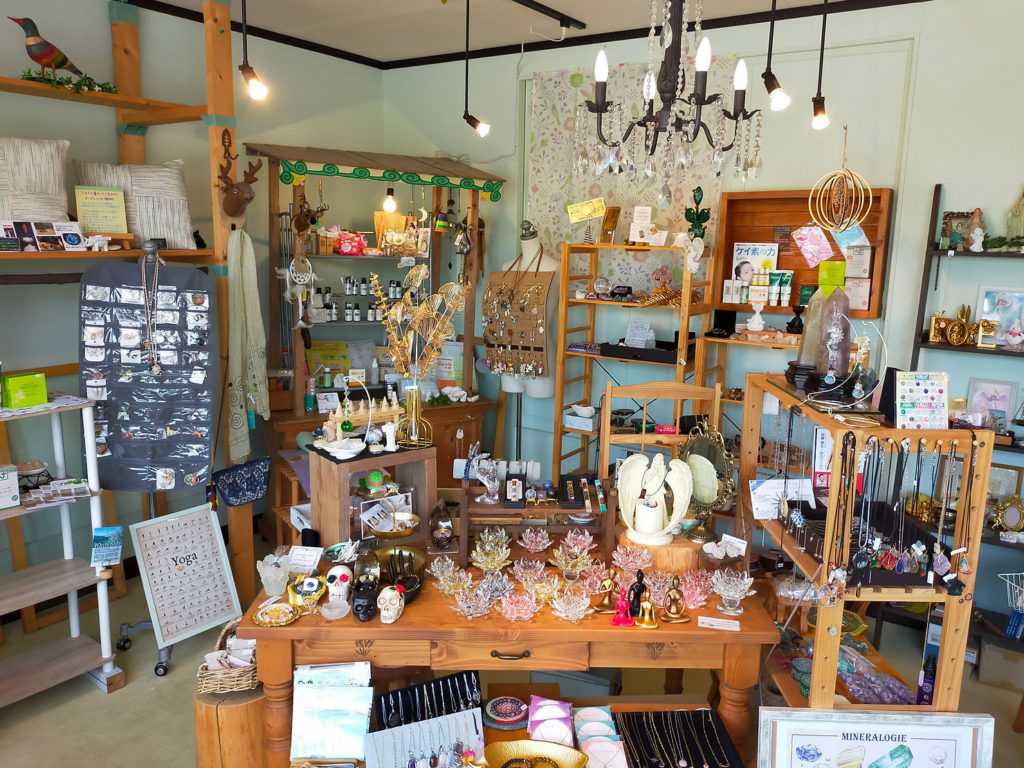 宇宙商店ウルル - WeeeeKS - ウィークス