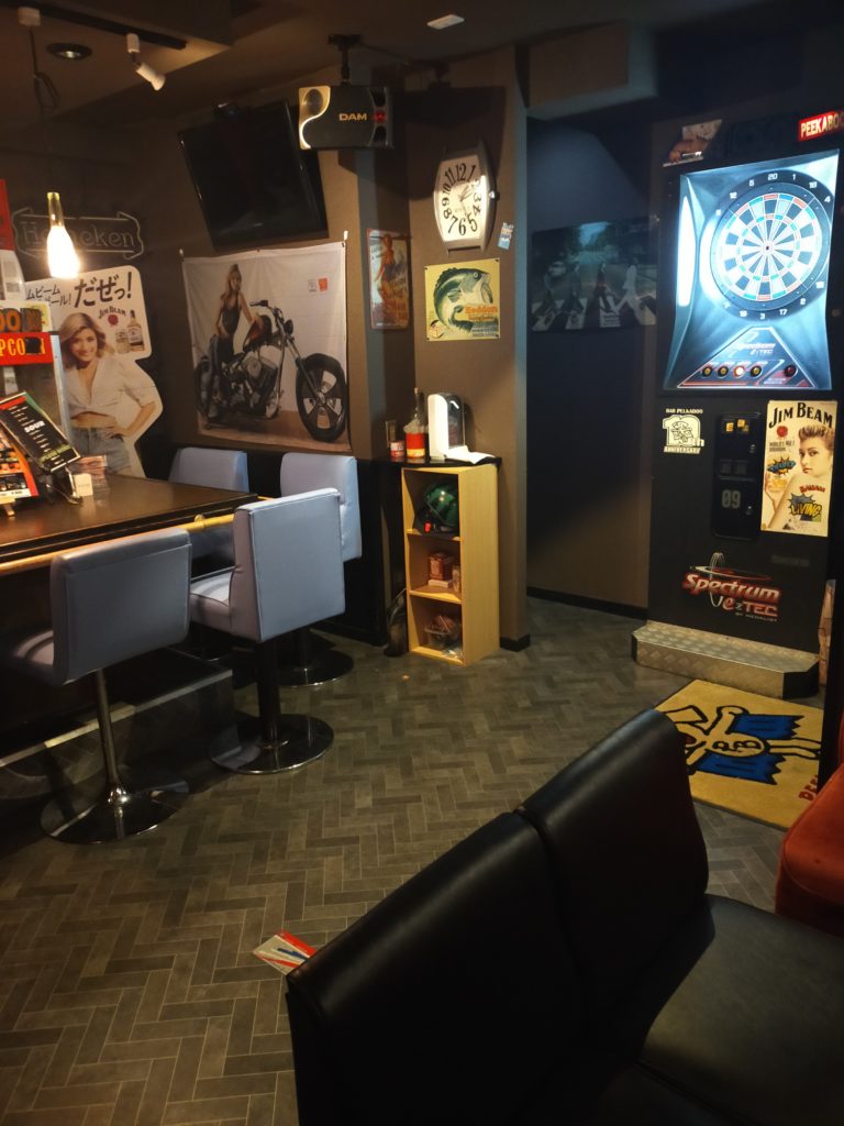 みんなでわいわい、飲んで歌って元気になるカジュアルバー｜日向市「Bar PEEKABOO」 - WeeeeKS - ウィークス