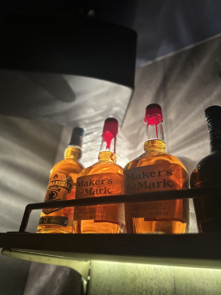 今まで知らなかったお酒の世界を、広げてみませんか？ 宮崎県日南市「BAR AO」 - WeeeeKS - ウィークス