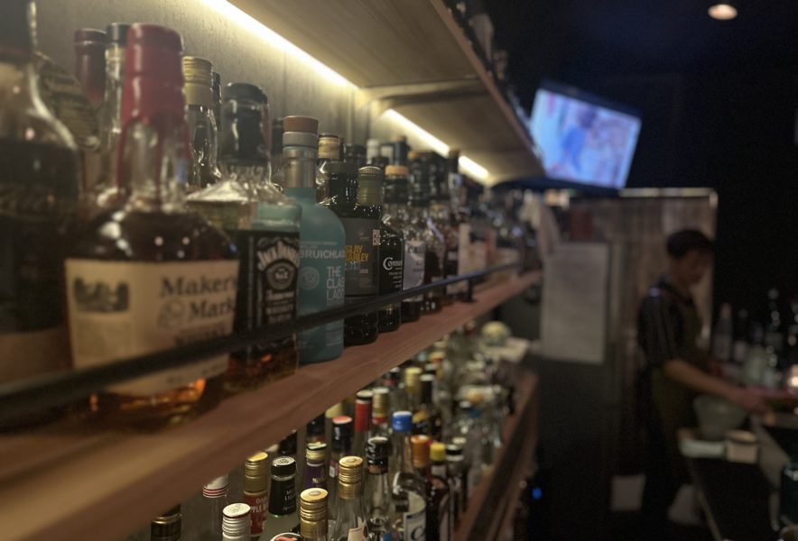 今まで知らなかったお酒の世界を、広げてみませんか？ 宮崎県日南市「BAR AO」 - WeeeeKS - ウィークス
