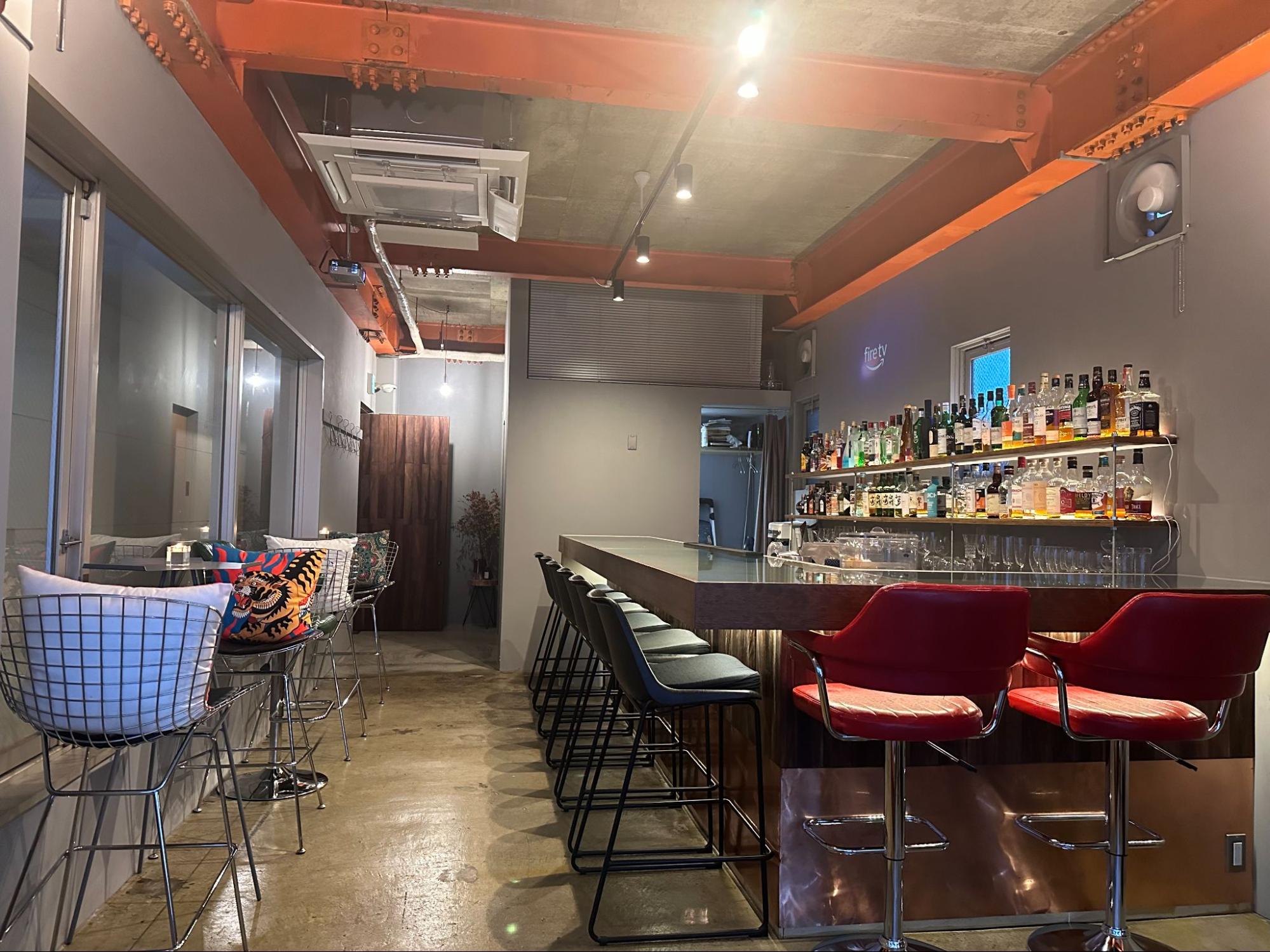 ニシタチの特別な夜を彩るカジュアルなワンショットバー「underbar」｜宮崎市橘通西 - WeeeeKS - ウィークス