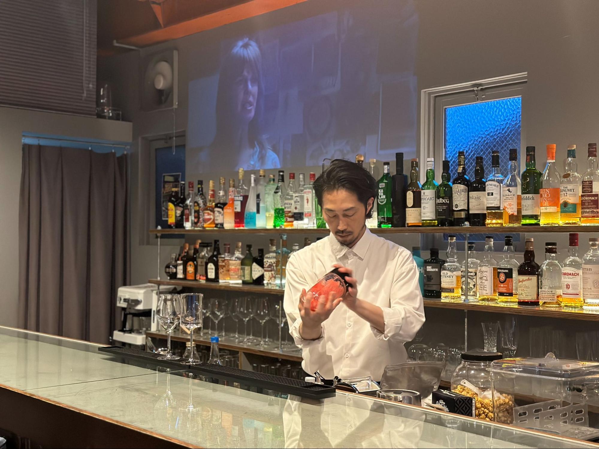 ニシタチの特別な夜を彩るカジュアルなワンショットバー「underbar」｜宮崎市橘通西 - WeeeeKS - ウィークス