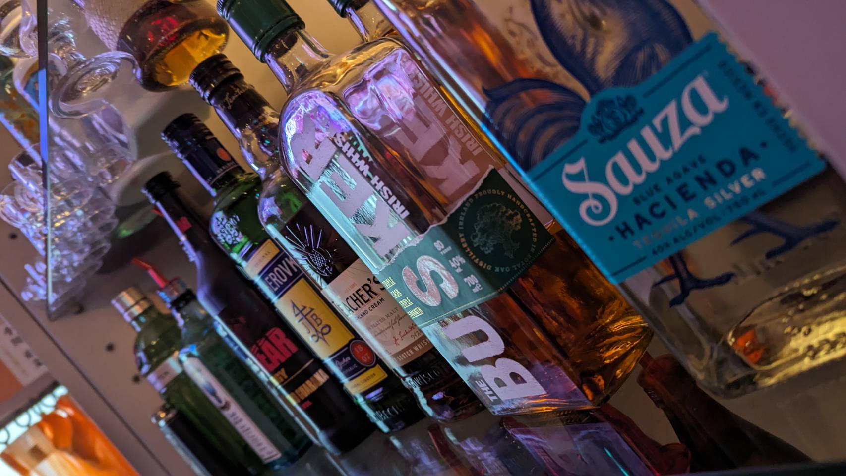 ゲームで飲み代1ヶ月半額券をゲット！遊び心満載の「BAR PinPon」大分市 - WeeeeKS - ウィークス