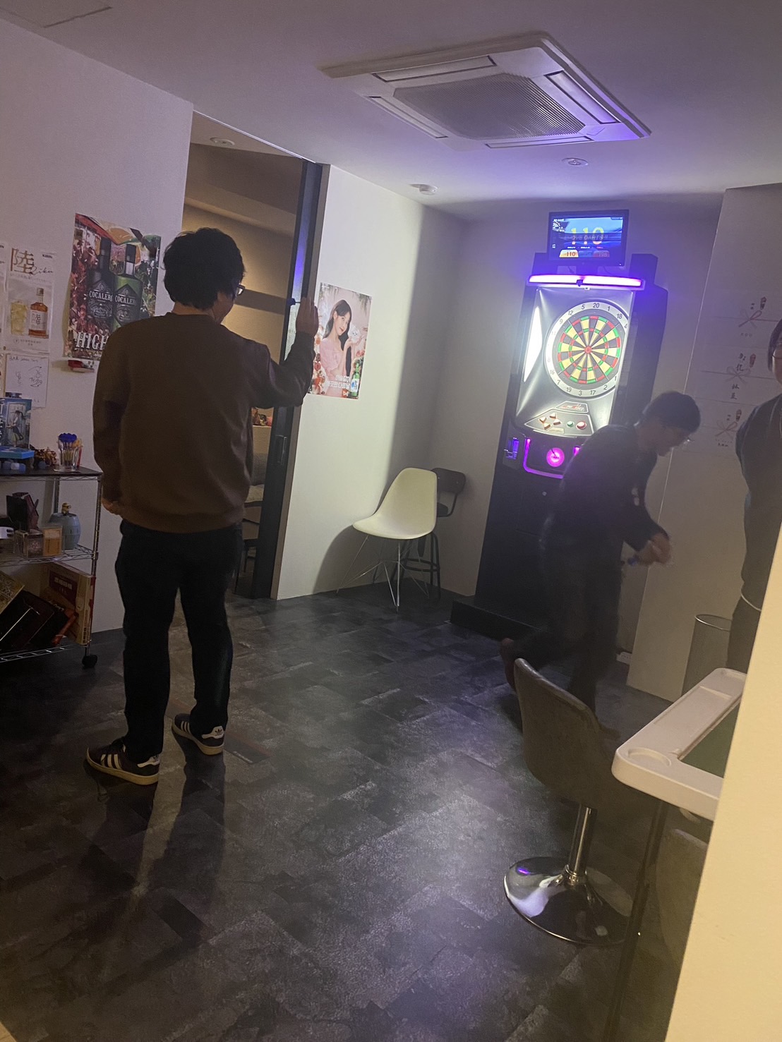 飲みながら楽しもう！100種類以上のボードゲームやカラオケ、ダーツで遊べる「BAR joker」大分市 - WeeeeKS - ウィークス