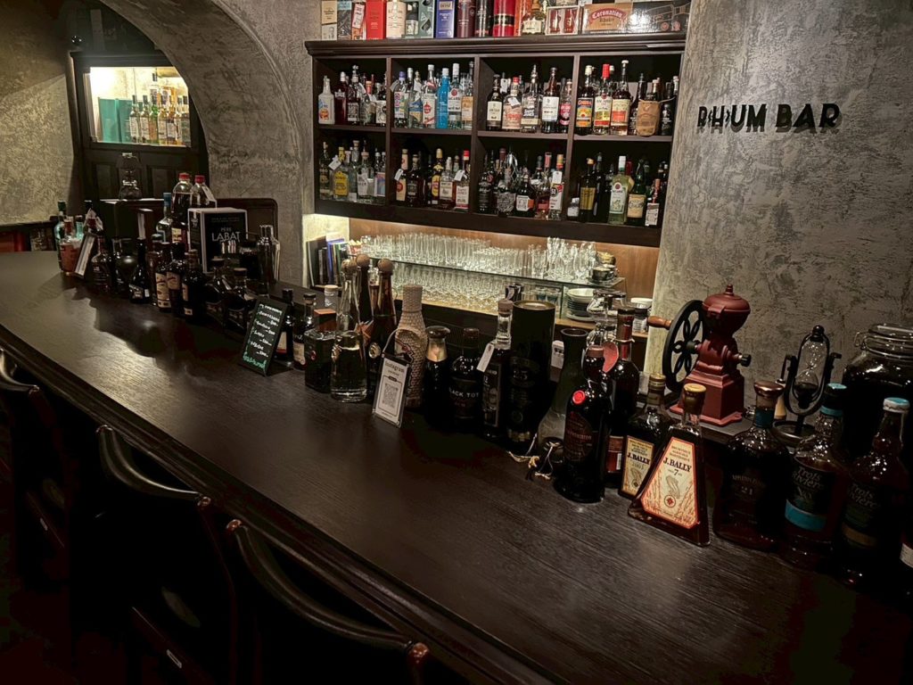 世界のラム300種以上が集結！高松の隠れ家バー「R＜H＞UM BAR」で至福の一杯を - WeeeeKS - ウィークス