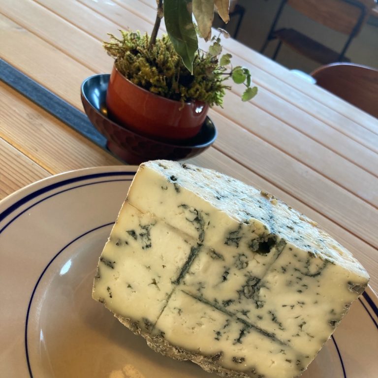 ブルーチーズをはじめ、ナチュラルチーズのおいしさを伝えたい！山梨県富士川町「MOLQ CAFE」 - WeeeeKS - ウィークス